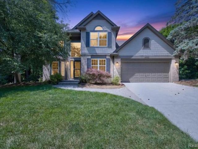 4895 Greenview Dr, Commerce Township, MI 48382
