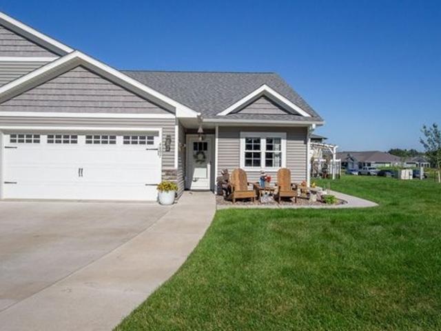 4897 Field Crest Ln, Eau Claire, WI 54701