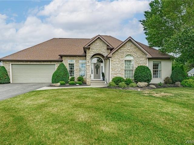 4899 Beach Ridge Rd, Lockport, NY 14094