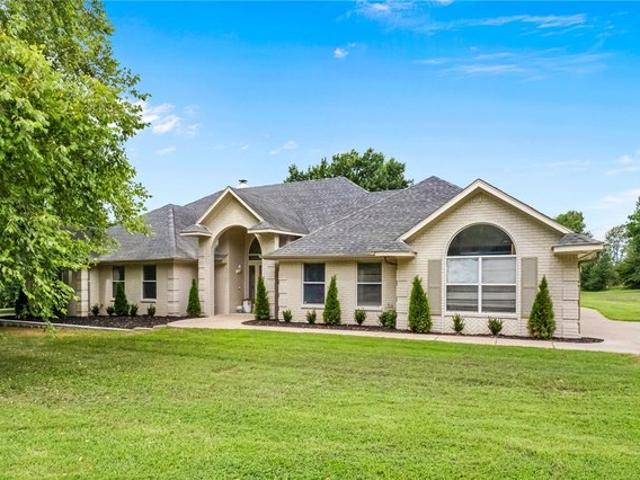 4890 Butterfield Coach Rd, Springdale, AR 72764