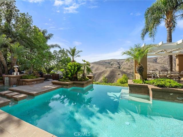 4890 Green Crest