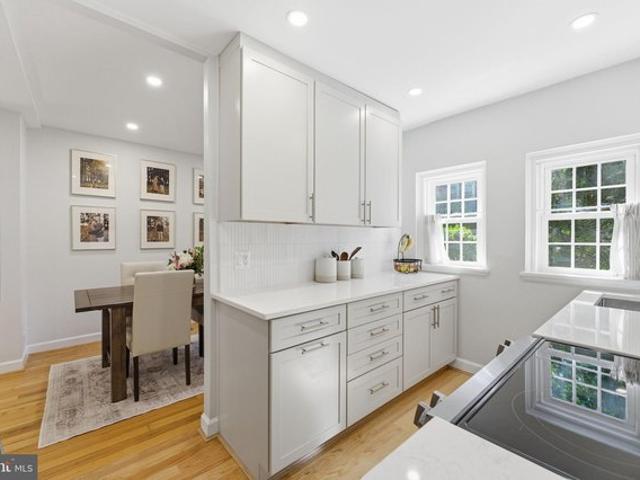 4892 28th St S, Arlington, VA 22206