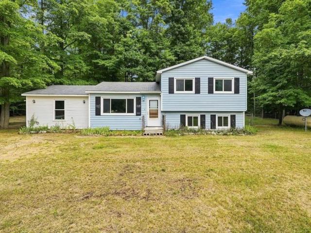 4893 Benjamin Donald Dr, Kingsley, MI 49649