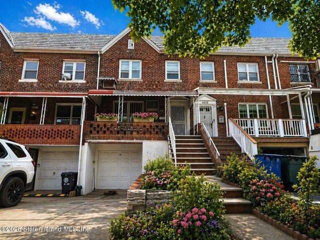 48 40 39th St, Queens, NY 11104