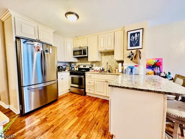 48.5 Wakeman Ave