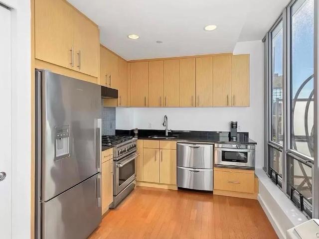 48 15 11th Street 9B