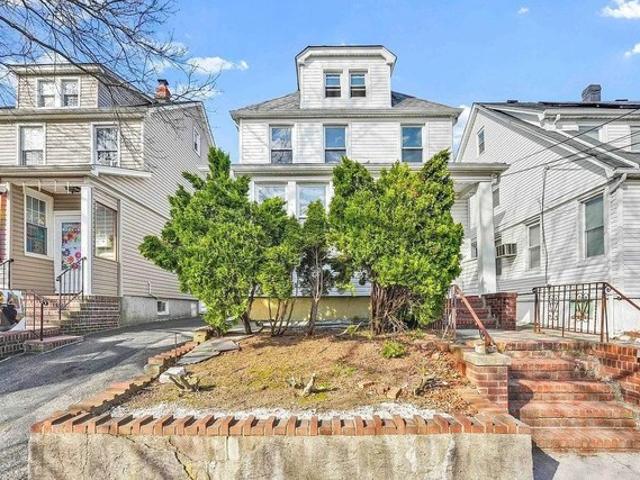48 26 th St, Oakland Gardens, NY 11364