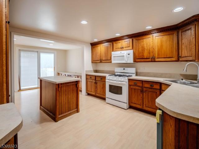 48a Unionville Ave C #