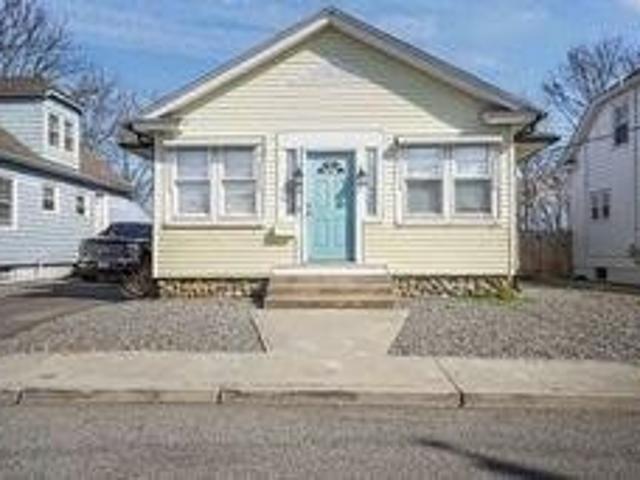 48 Upland Ave, East Greenwich, RI 02818