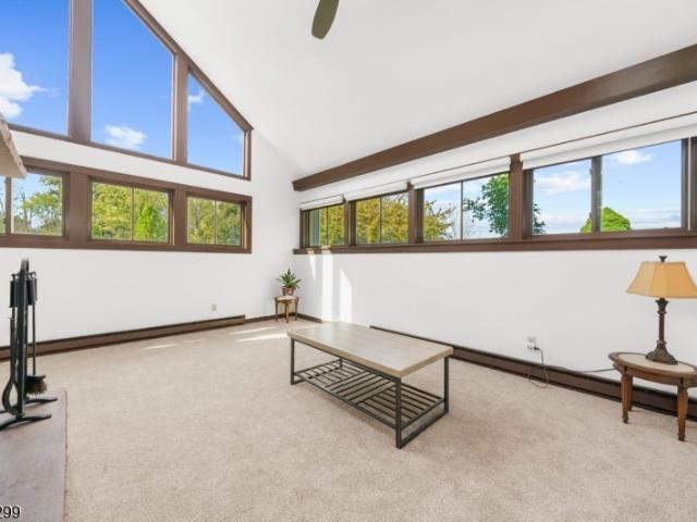 48 Van Lieus Rd