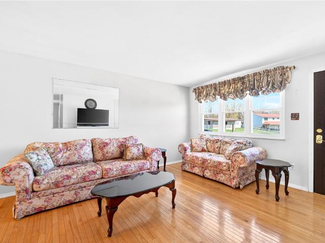 48 W Glennis Dr