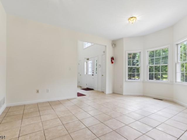 48 W Hanover Ave
