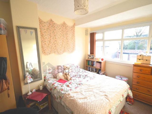 48 Welton Mount, Hyde Park, Leeds LS6 5 bed semi detached house to rent £2,925 pcm £675 pw