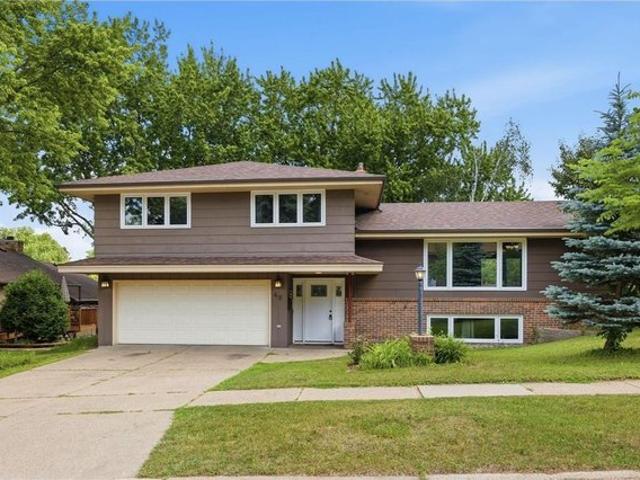 48 Winthrop St N, Saint Paul, MN 55119