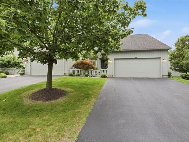 48 Winding Creek Ln, Rochester, NY 14625