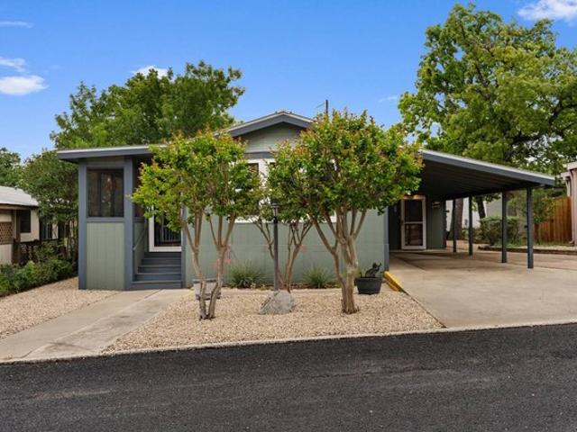 48 Wildwood Ln, Kerrville, TX 78028