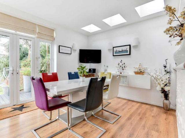 48 Woodhouse Road, Hove BN3 5NE 3 bed semi detached house to rent £2,955 pcm £682 pw