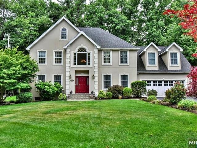 48 Ackerman St, Waldwick, NJ 07430