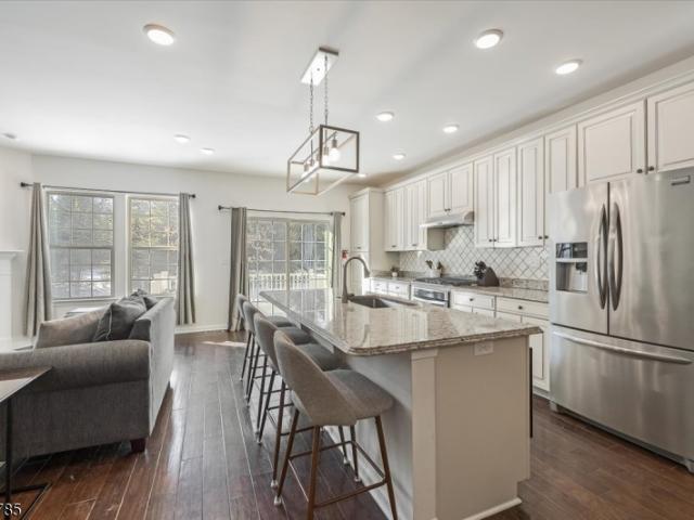 48 Albert Ct