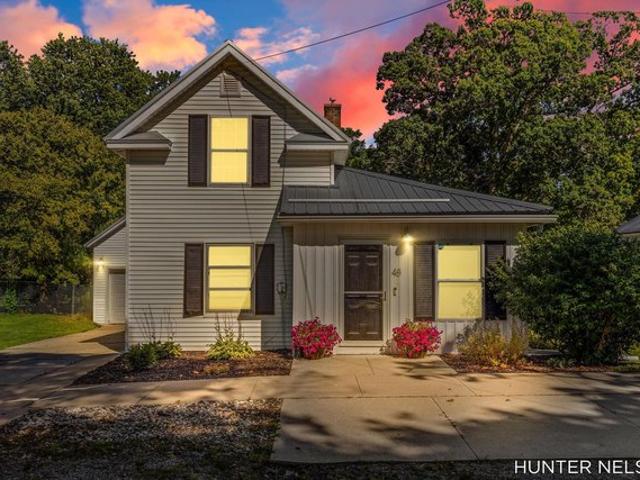 48 Arthur St, Grant, MI 49327