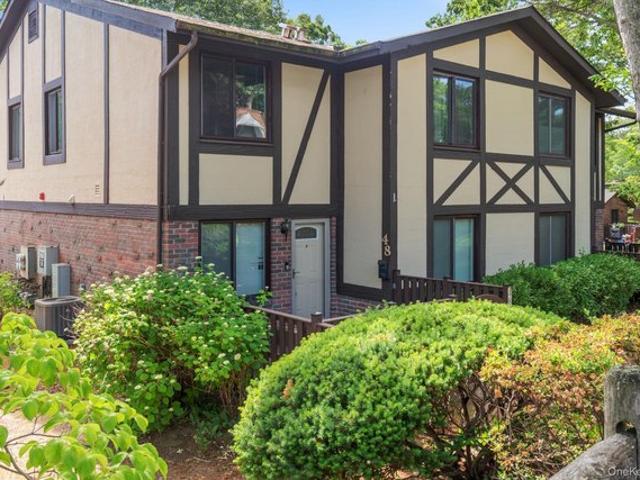 48 Birchwood Dr, Port Jefferson, NY 11776