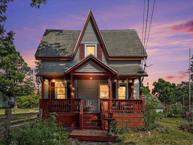 48 Burgess Dr, Galesburg, MI 49053