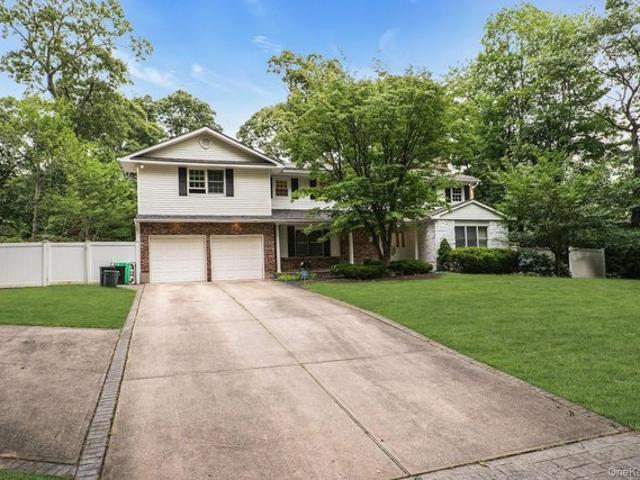 48 Colby Dr, Dix Hills, NY 11746