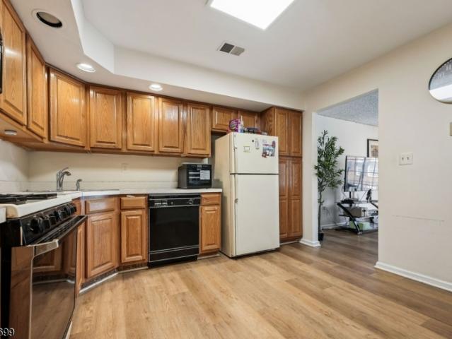 48 Cornerstone Ln, Newark, NJ 07103 | MLS #4016
