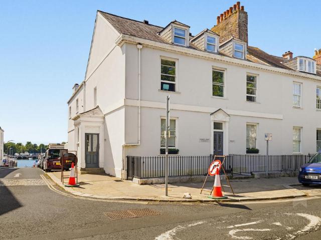 48 Durnford Street, Plymouth PL1 2 bed apartment to rent £1,000 pcm £231 pw