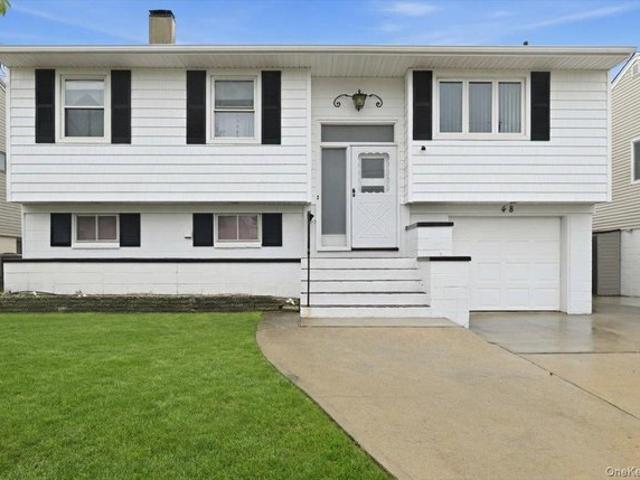 48 E 1st St, Freeport, NY 11520