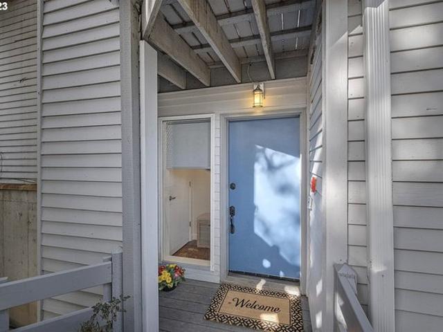 48 Eagle Crest Dr Apt 5F, Lake Oswego, OR 97035