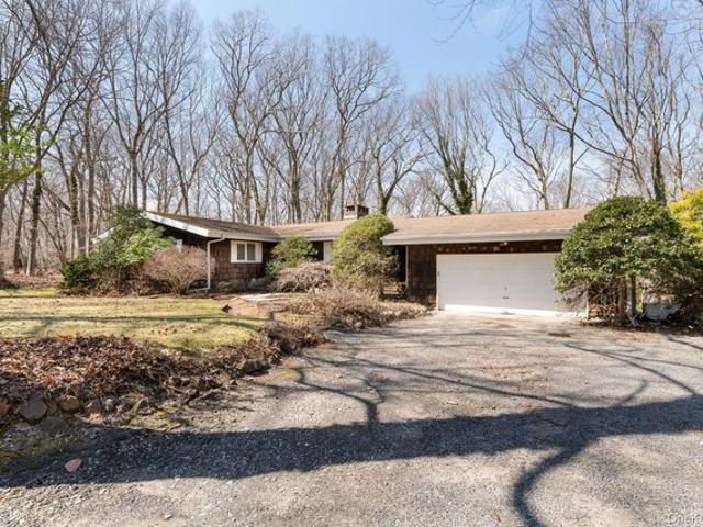 48 Farm Rd, Head of the Harbor, NY 11780
