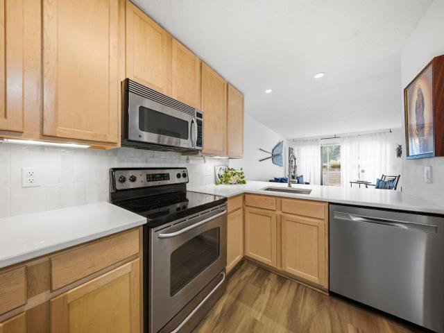 48 Groveland Terrace # B204