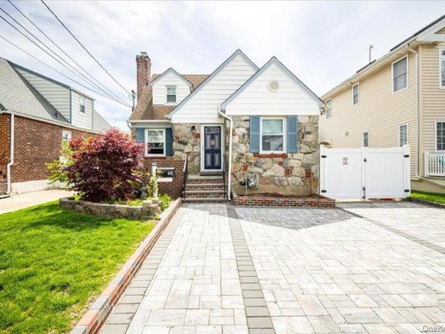 48 Hommell St, Valley Stream, NY 11580