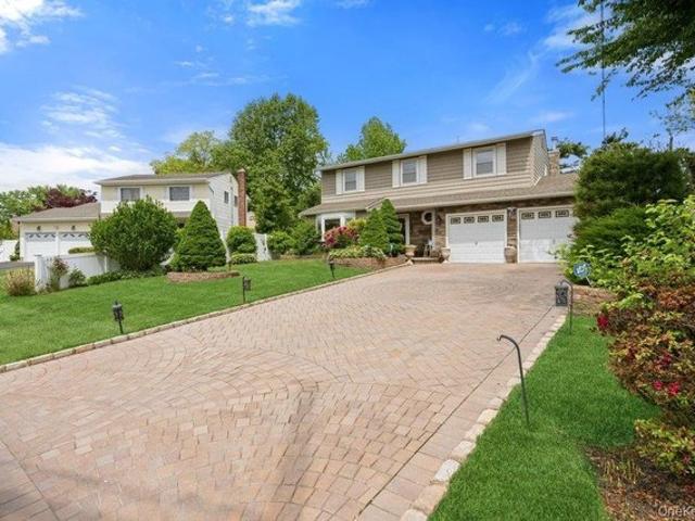 48 Lawrence Ave, Holbrook, NY 11741