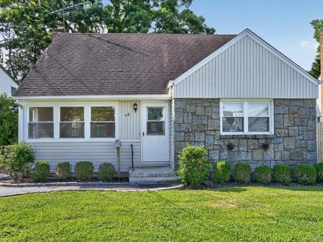 48 Locust St, Westbury, NY 11590