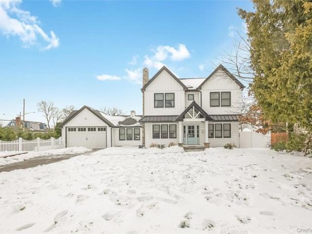 48 McKinley St, Massapequa Park, NY 11762