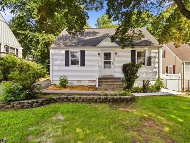 48 Malapardis Rd, Morris Plains, NJ 07950