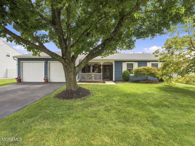 48 Markwood Dr, Howell, NJ 07731