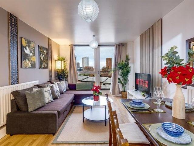 48 Mason Way 2 bed flat to rent £2,500 pcm £577 pw