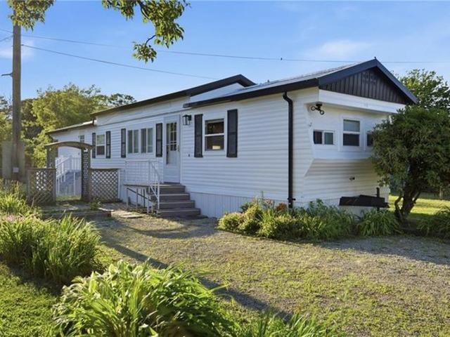 48 Mason Ave, Portsmouth, RI 02871
