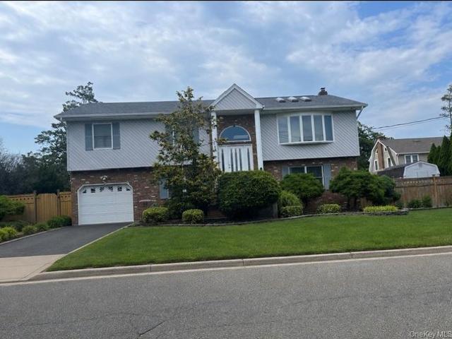 48 Meadow Ln, Hicksville, NY 11801