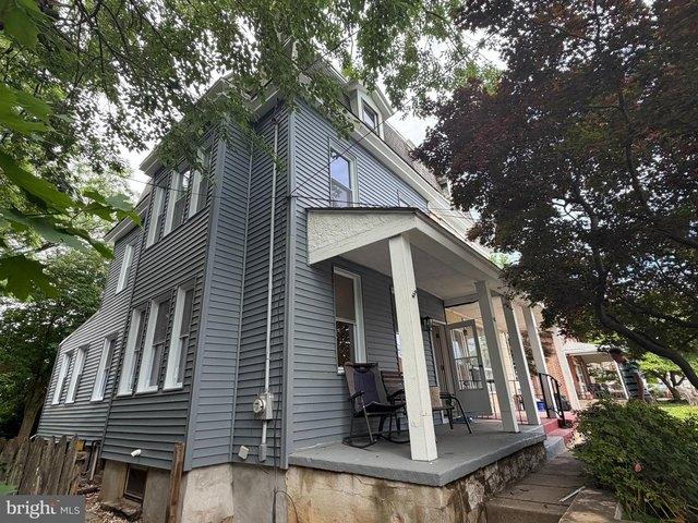 48 N Sycamore Ave, Clifton Heights, PA 19018