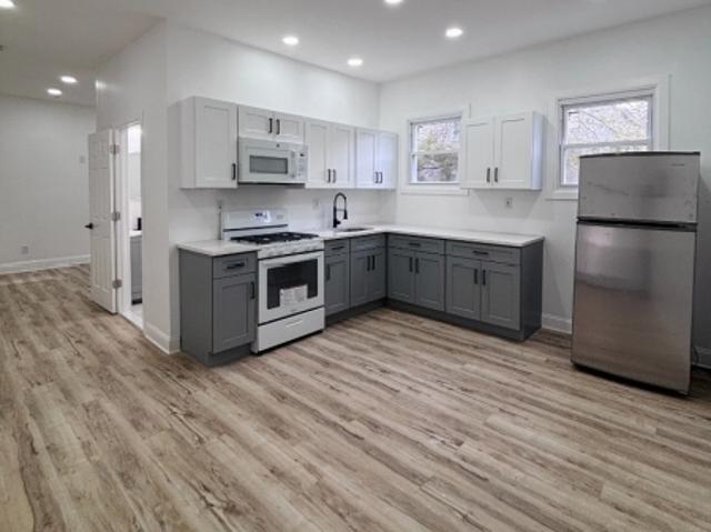 48 N York St # 1R
