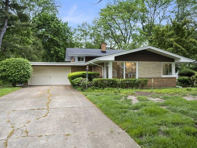 48 Oakwood Dr, Naperville, IL 60540