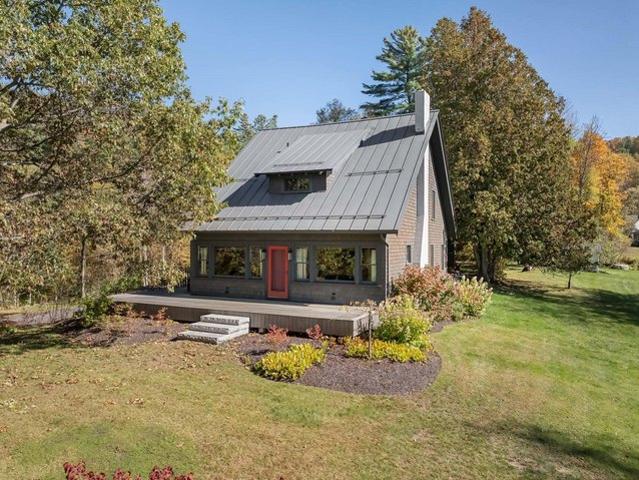 48 Pike St, Stowe, VT 05672