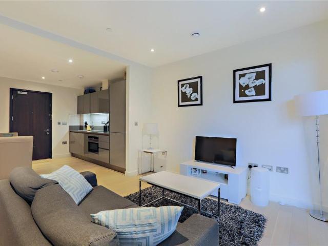 48 Reminder Lane, Greenwich, London. Studio to rent £1,900 pcm £438 pw