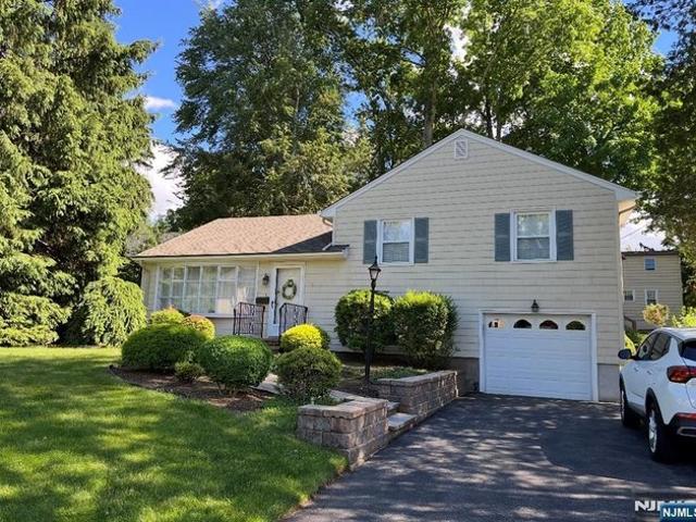 48 Rutgers St, Closter, NJ 07624
