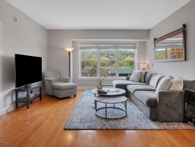 48 S Park St, Unit 507, Montclair, NJ 07042 | MLS #4021 | Compass