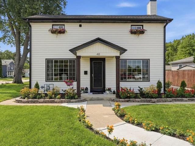 48 S Worthington St, Oconomowoc, WI 53066